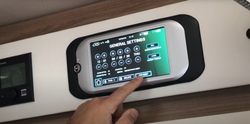 PCB15 Control Panel SWIFT - Sargent Habitation Systems TOUCHSCREEN ...