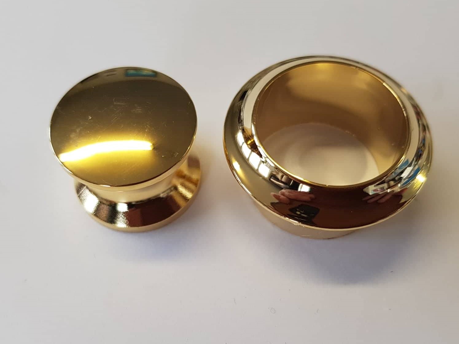 CHK37A ... Push Button Knob Gold - Affordable Caravans