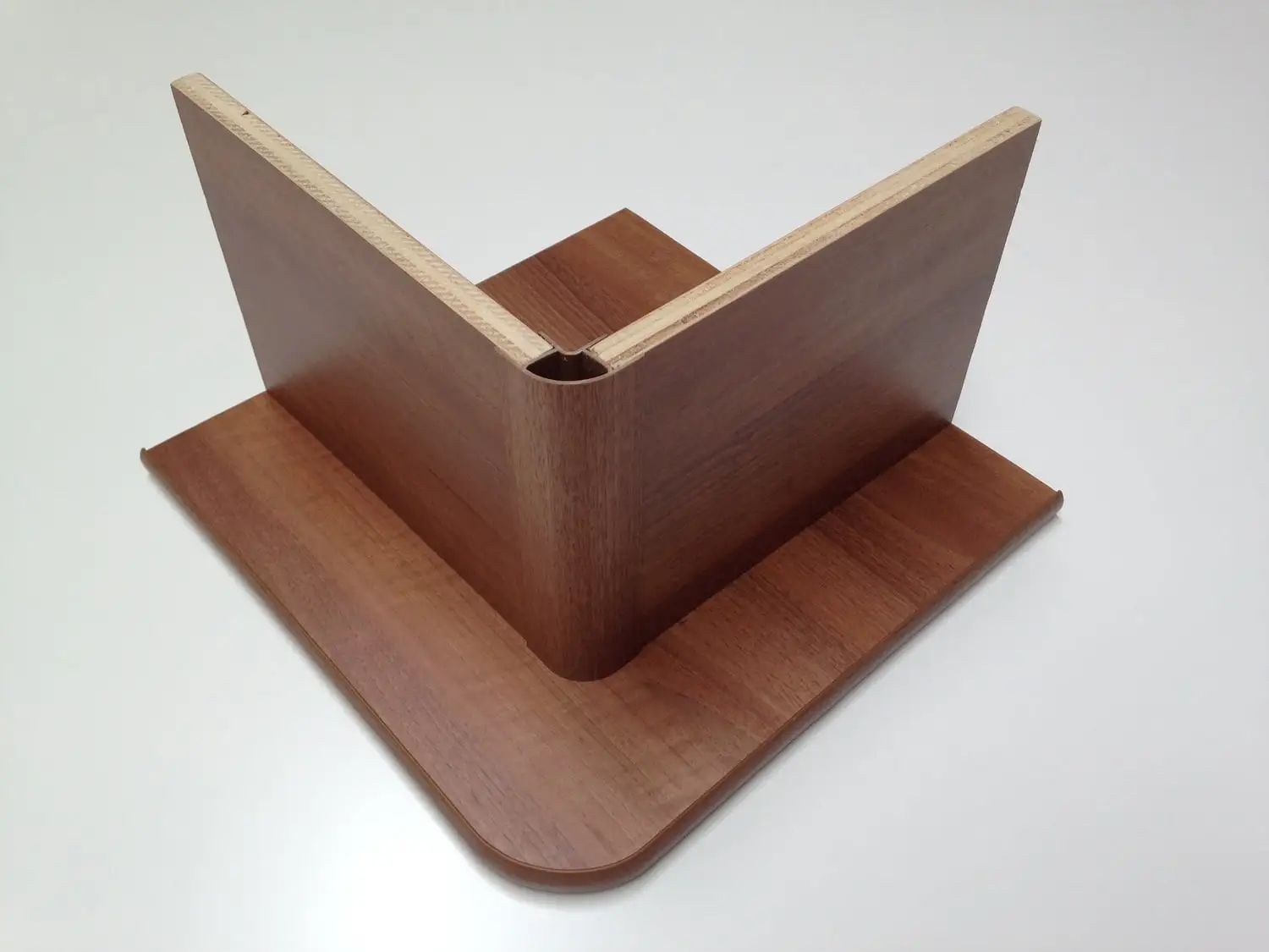 WBRT10 ... 16mm Radius Plastic Corner Mould - Affordable Caravans