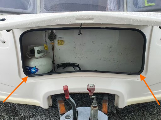 DRU9 Front Hatch Locker Door Rubber - Affordable Caravans