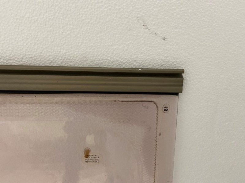 WS1070B ... Window (SIDE) UK Caravan (1070mm x 640mm) - Affordable Caravans