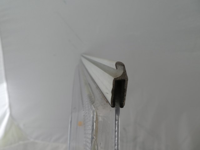 WS980B ... Window (SIDE) UK Caravan (980mm x 635mm) - Affordable Caravans